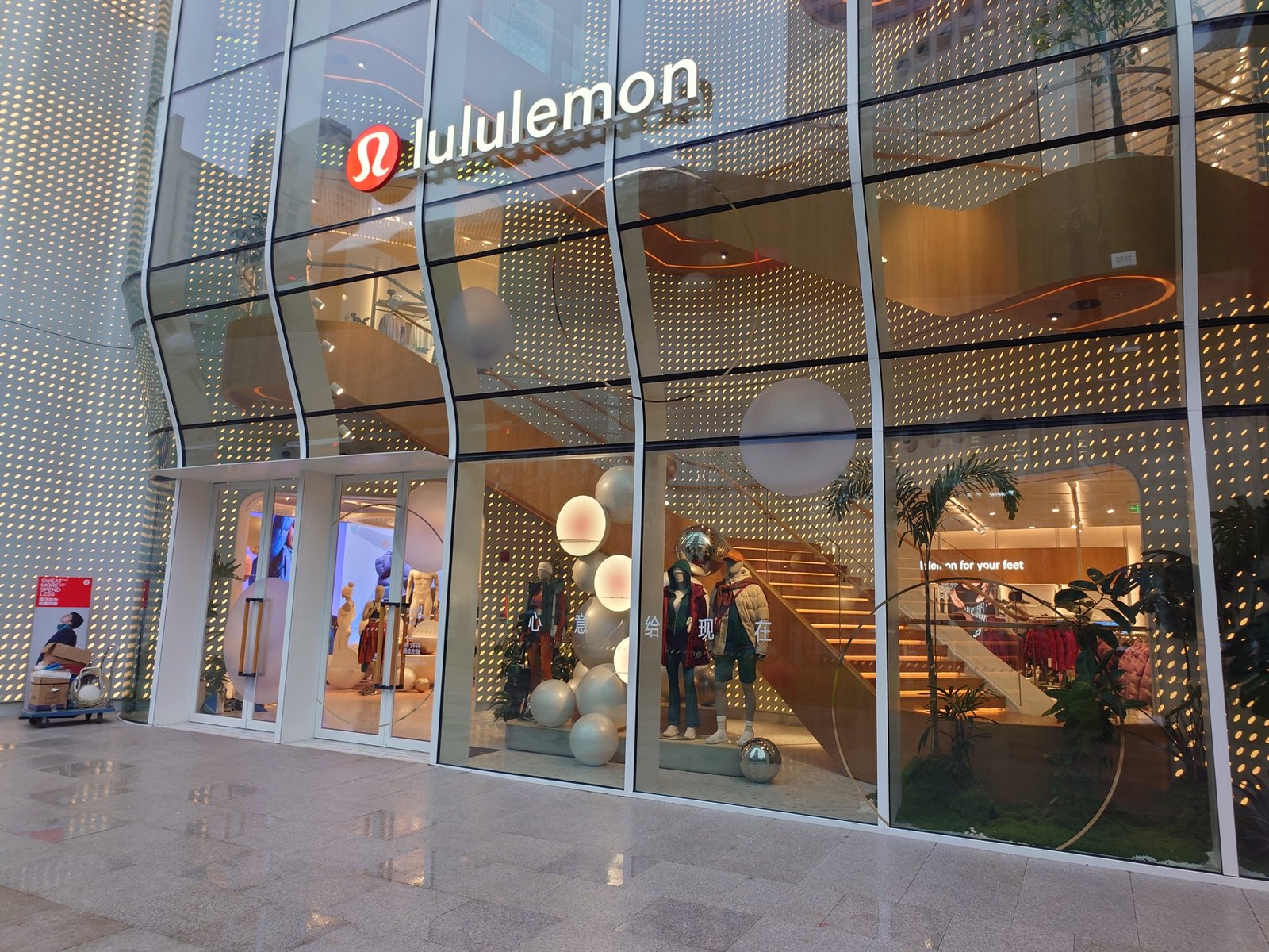 Kudo Brand Project - Lululemon - Kudohouse-Our store layout design ...