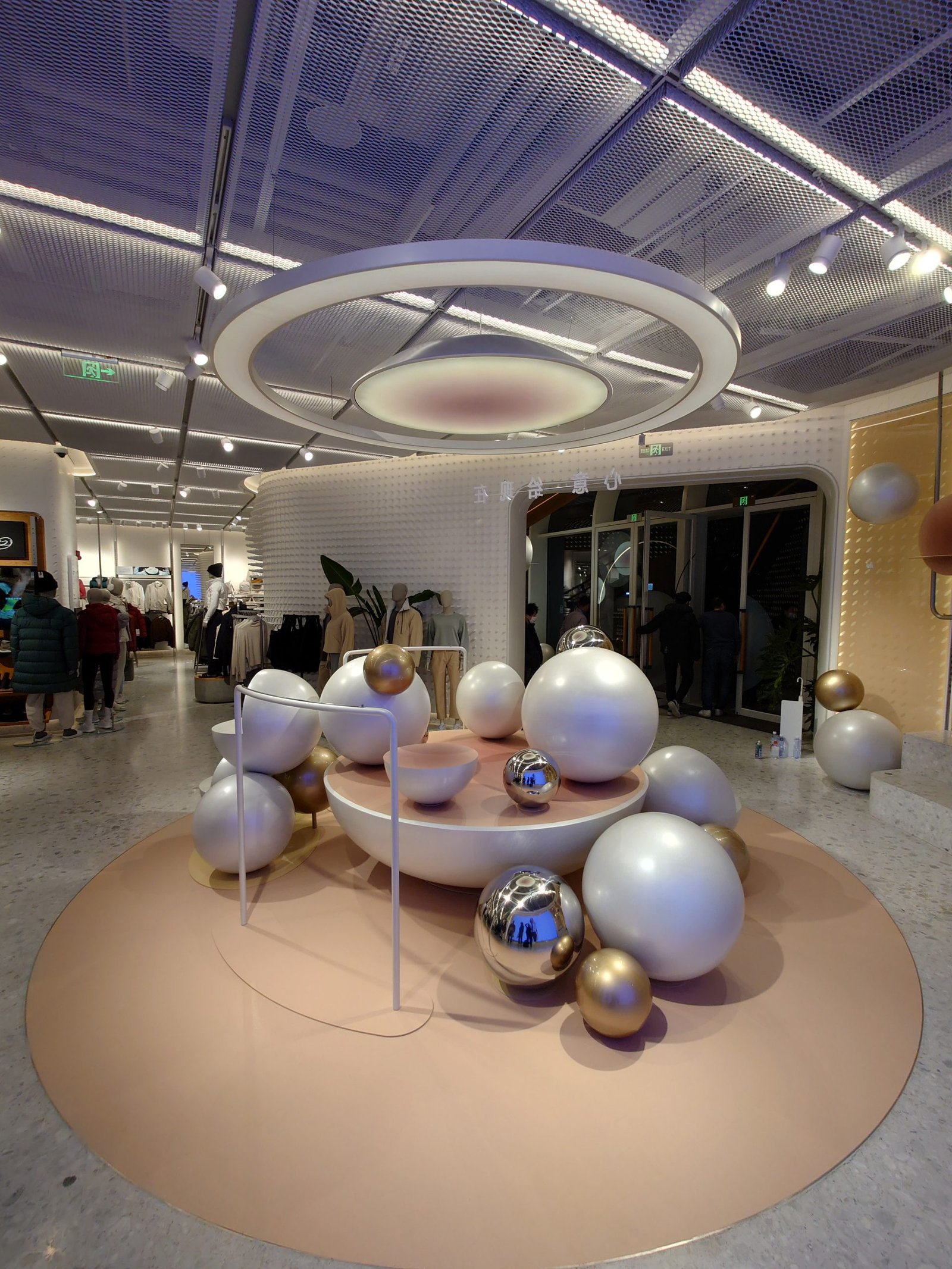 Kudo Brand Project - Lululemon - Kudohouse-Our store layout design ...